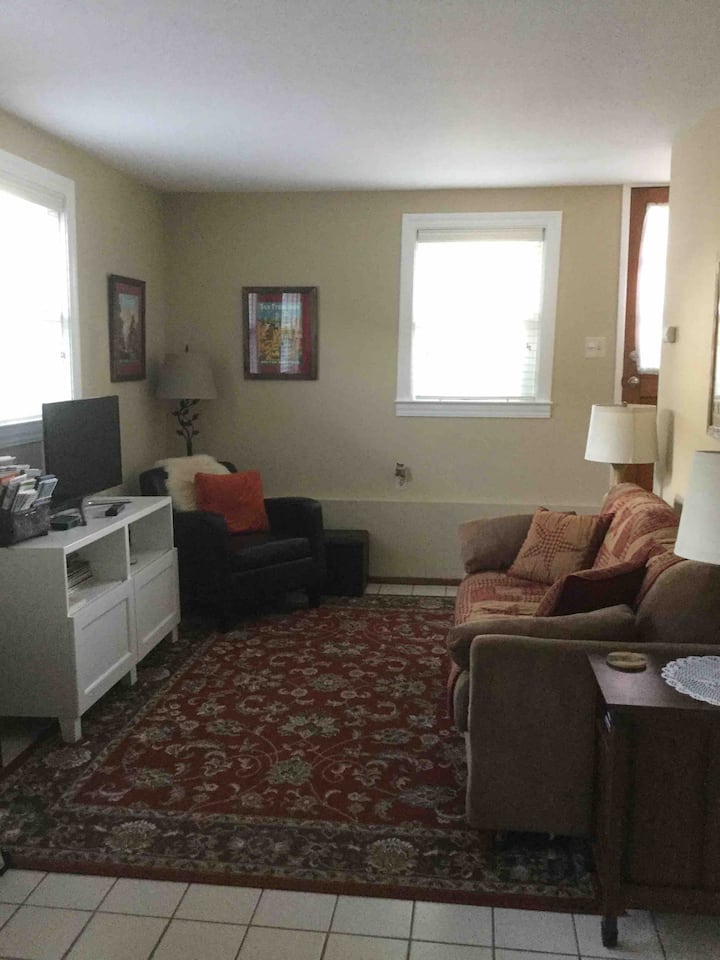 Charming Two Bedroom Apartment - Alameda, CA