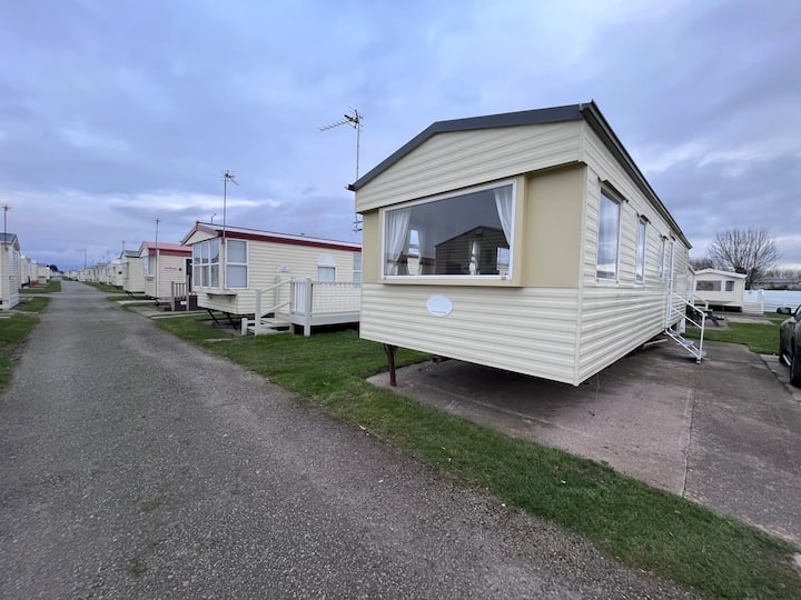 Zoe's Place At Lyon's Robin Hood - Rhyl