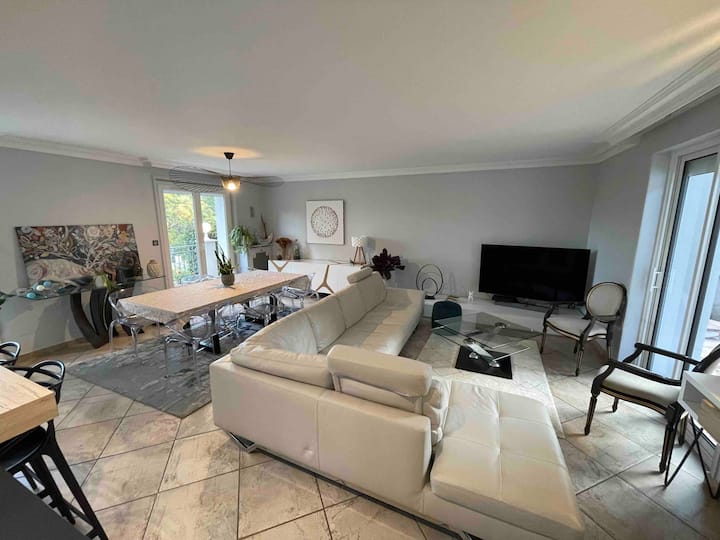 Villa Avec Piscine, Jusqu’à 8/10 Personnes+ Bébé . - Saint-Étienne