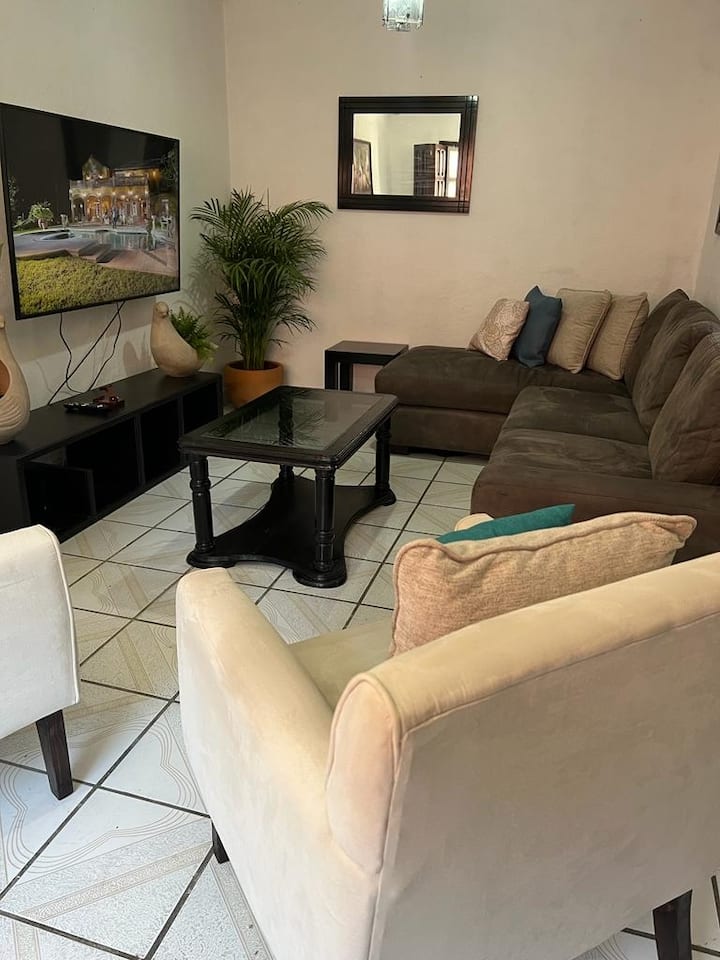 Linda Y Grande Casa Con Cochera En El Centro - San Cristóbal de las Casas