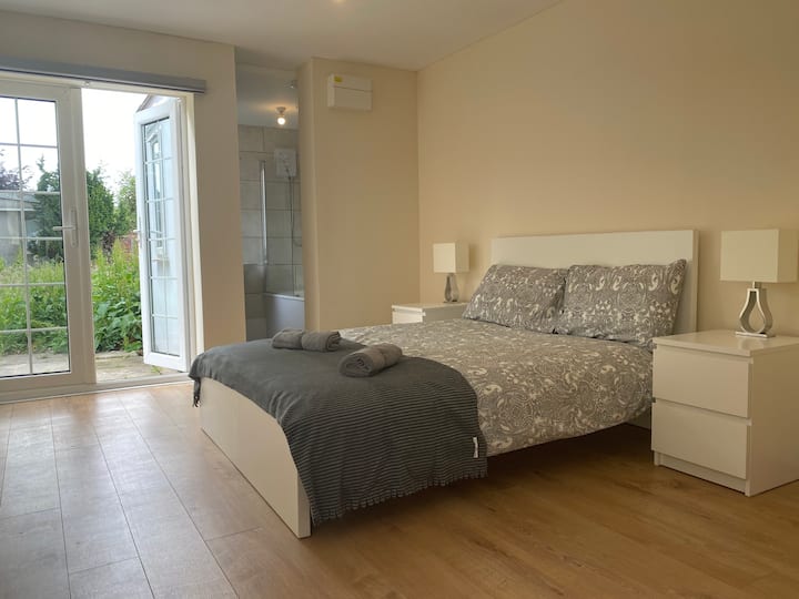 One Bedroom Centrally Located Apartment (3) - Caerphilly Castle