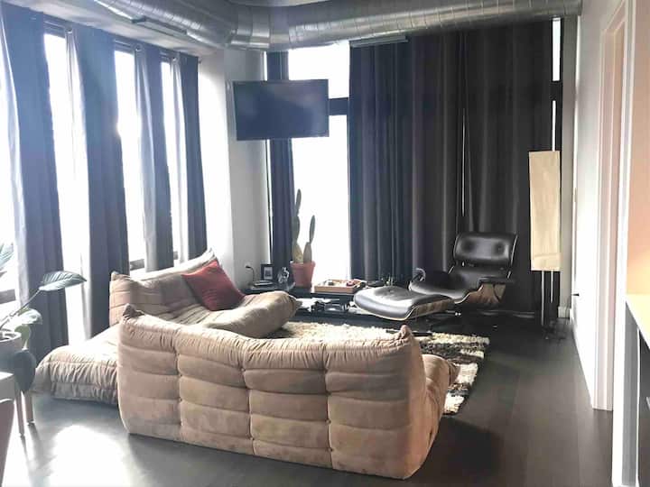 Modern Long-term Luxury W/ Spectacular View! - Chicago, IL