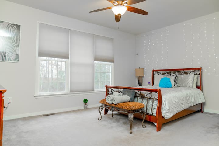 Spacious Private Room Near Shortpump, Private Bath - Ashland, VA