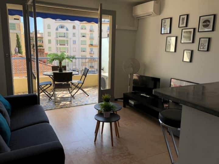 Agréable 2p Avec Terrasse Central 5mn De La Mer - Baie des Milliardaires d'Antibes