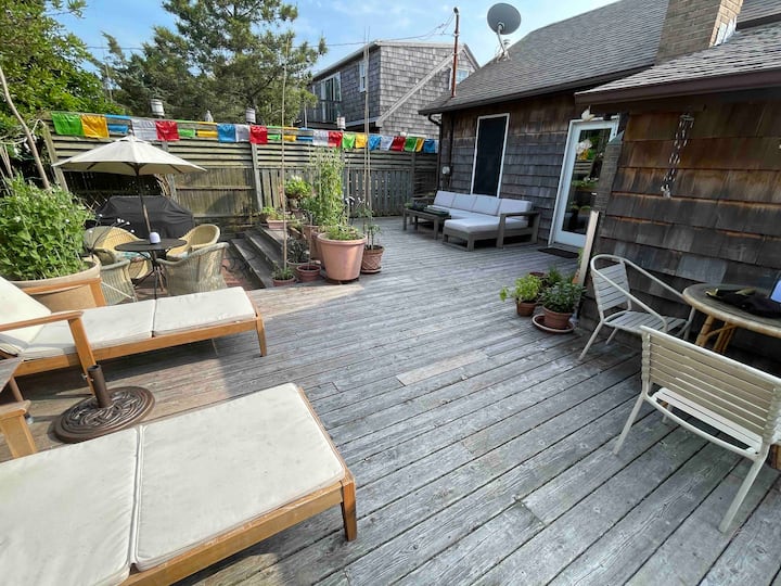 Idyllic Island Getaway Mere Steps From The Beach! - Fire Island, NY