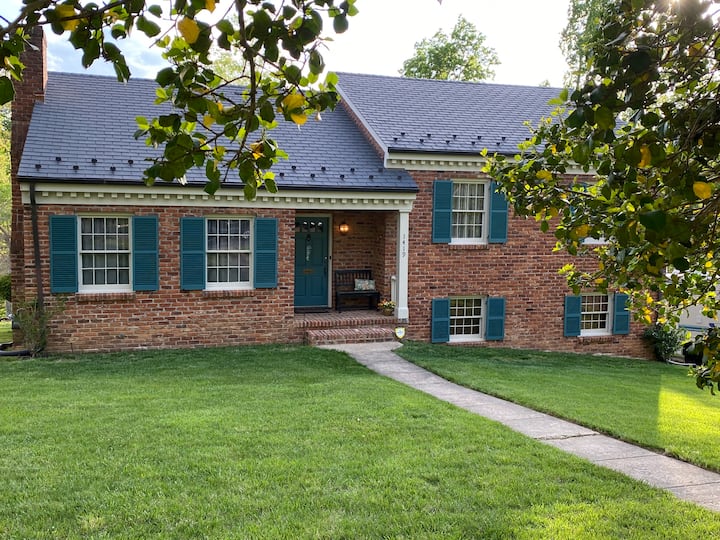 Family Friendly Sleeps 10! Near All Colleges - Lynchburg, VA
