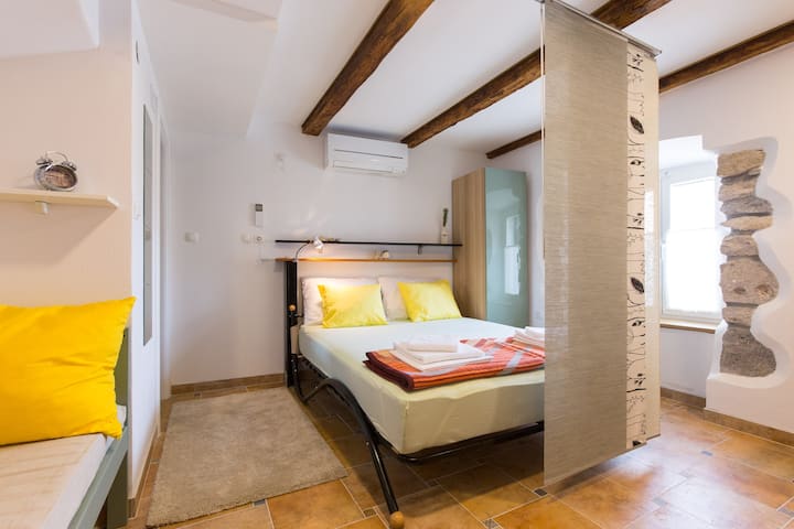 Apt Kekelj, By The Sea For 2,"no.3" - Punat