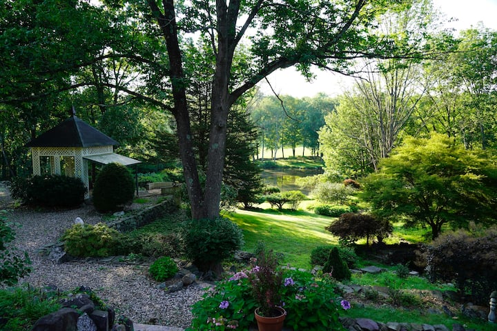 Elegant Stone Estate With Lake View On 50+ Acres - Middletown, NY