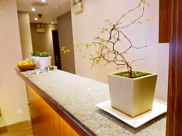 B7-旺角地铁站旁 大床房有窗/獨立衛浴/ Kam Mun Guest House - North Point