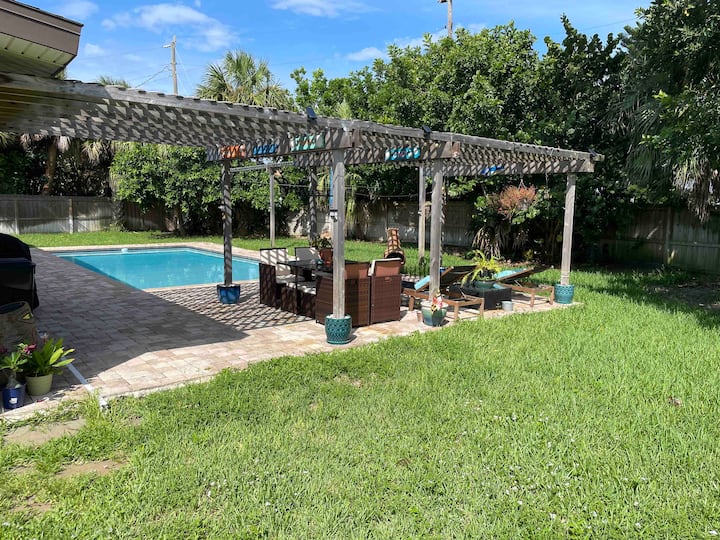 Beach House With Heated Pool One Block To Ocean! - Melbourne Beach, FL