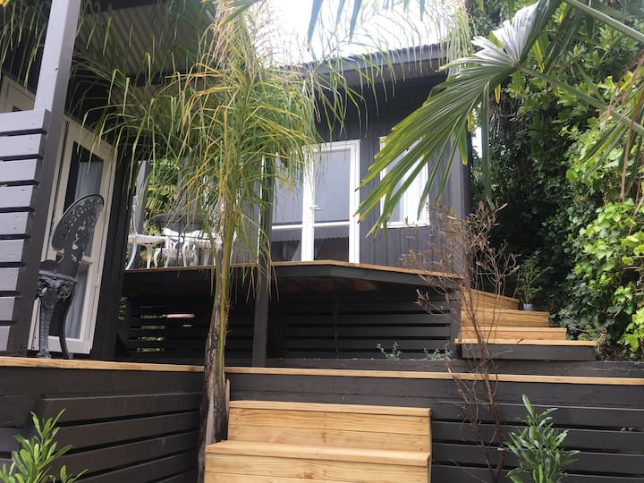 "Queen Palm Cabins" On Shakespeare - Napier