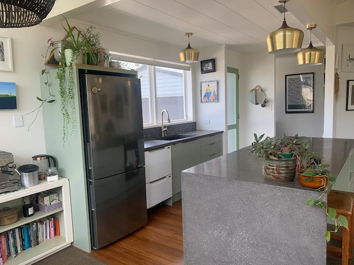 Sunny, Bright House With Garden - New Plymouth