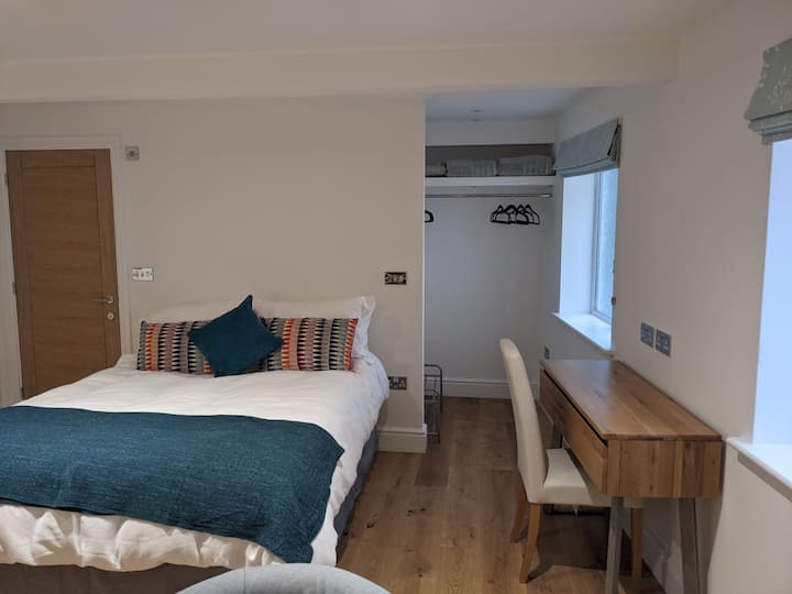 Beautiful Room Near Cheltenham Festival Centre - Cheltenham