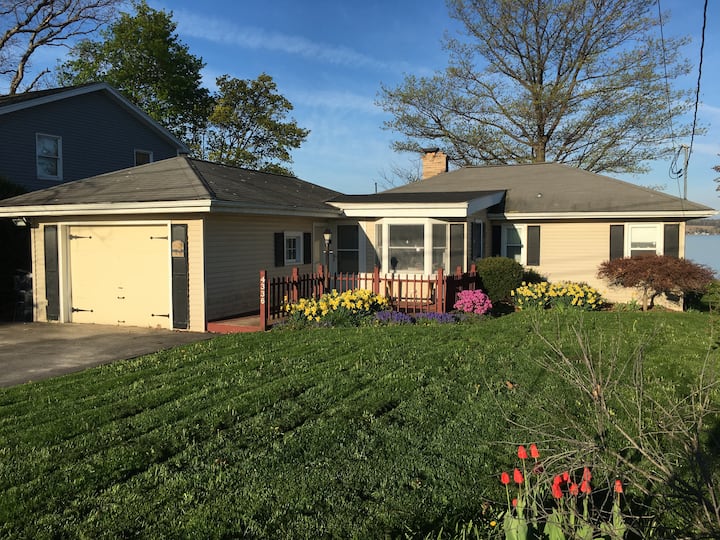Tranquil Lake Retreat - Geneva, NY