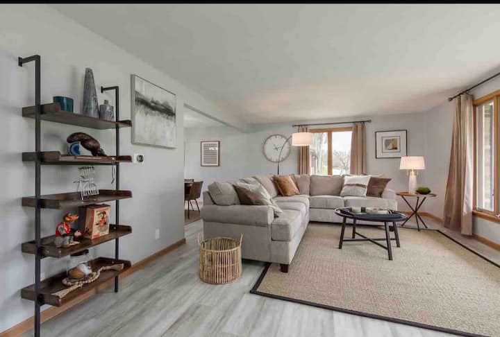 Fresh & Fab 4 Bedroom. Pet & Family Friendly! - Rochester, NY