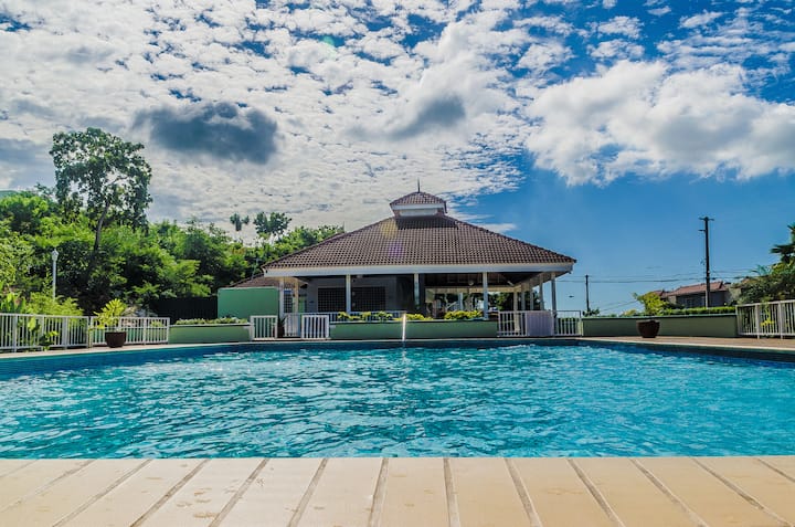 Luxury Log Cabin With Picturesque Mountain View - Kingston