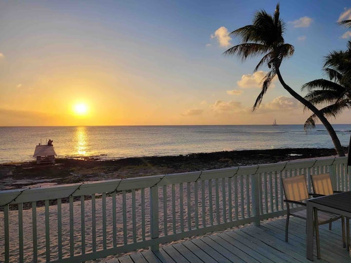 Ocean View Deluxe Studio With Private Deck - Cayman Islands