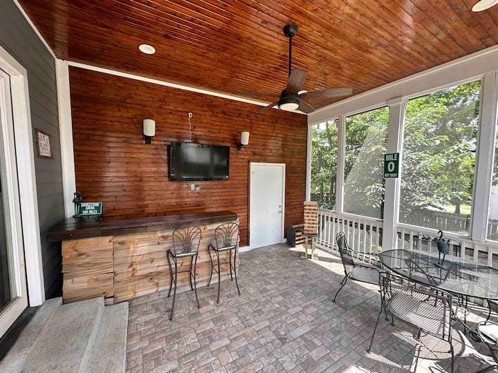 Sam’s Place - Close To Broadway, Sleeps 8 - Nashville, TN