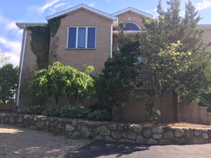 East Gloucester Near Ocean & Beach 1bd Apartment - Manchester-by-the-Sea, MA