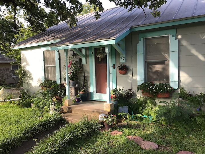 Morningglorycottage ,Quaint  Cozy Guesthouse - Fredericksburg, TX