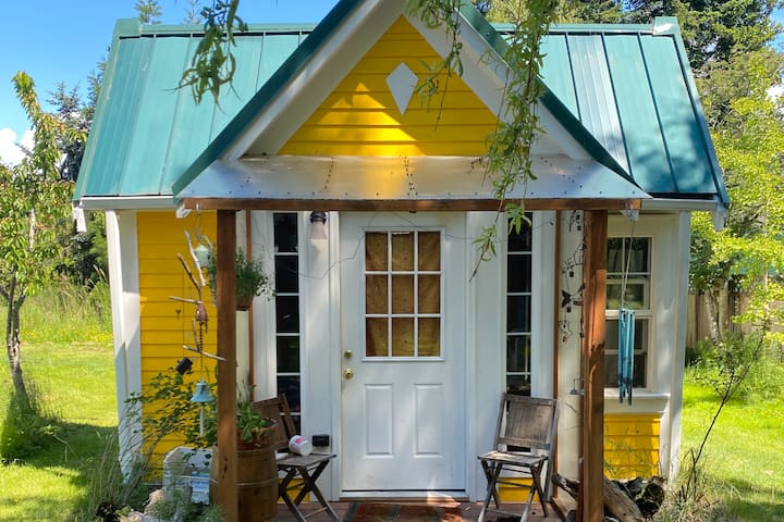 Award Winning Adorable Tiny House Dry Cabin - Bellingham, WA