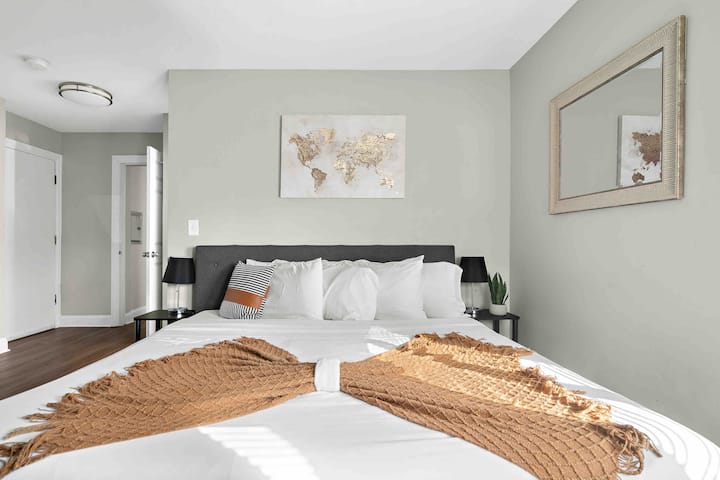 Stylish Luxe King Bed W/free Parkng Near Dt Oak Pk - Oak Park, IL