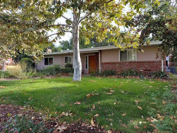Quiet 3bd House Near Ucd With Private Backyard - 戴維斯