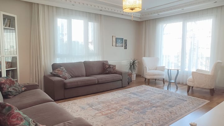 Airport First Floor House / By Optimum Mall #2 - Buca
