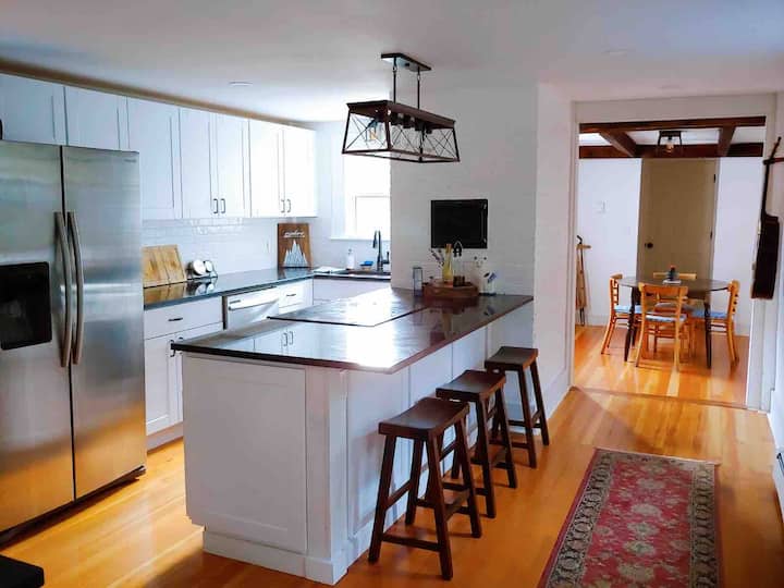 Clean & Minimal Maine Home - Close To Town & Beach - 肯納邦克