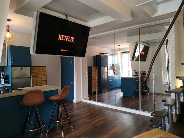 Haussmanian Parisian Apartment Under The Roof - Paris