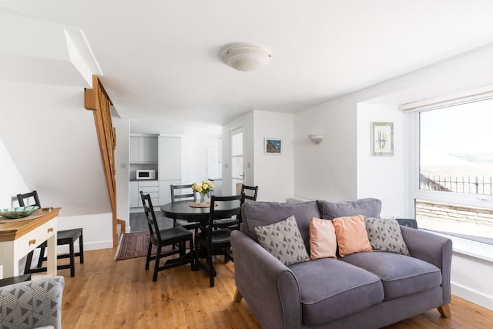 Penzance, 3 Bedroom Harbour Cottage With Parking - Penzance