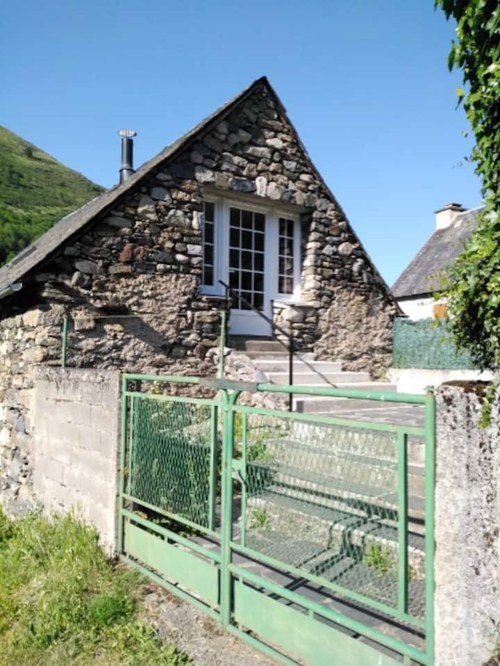 Aulon : Ancienne Bergerie Au Coeur Du Village - Arreau