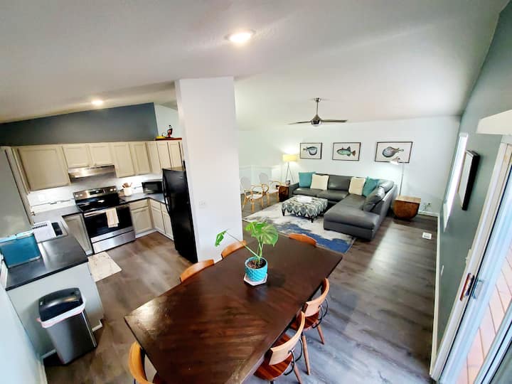 Inwood Retreat Base Pricing For 5 Sleeps Up To 12! - Wichita