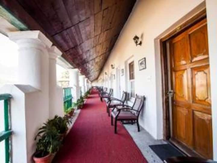 184 Years Old Heritage Hotel 5(super Deluxe Suite) - Mussoorie