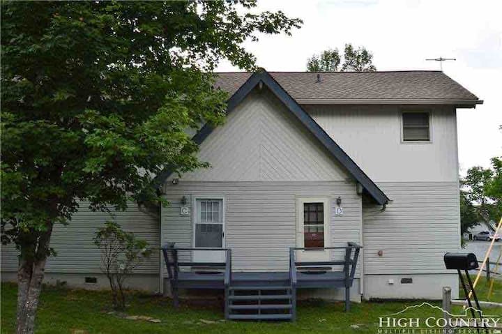 Cozy Beech Mountain Condo - Beech Mountain, NC
