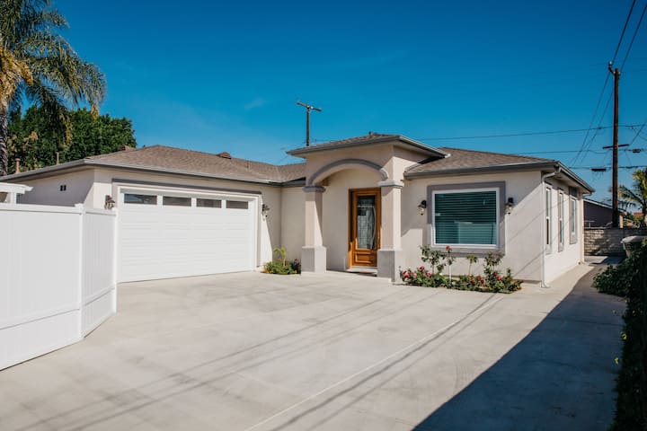 New! 2018 Modern Vacation Home: 4br - Sleeps 10+ - 풀러턴