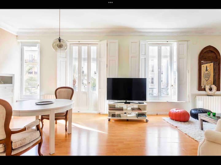 Luxury 2br Apartment In The Heart Of Valencia - Valencia