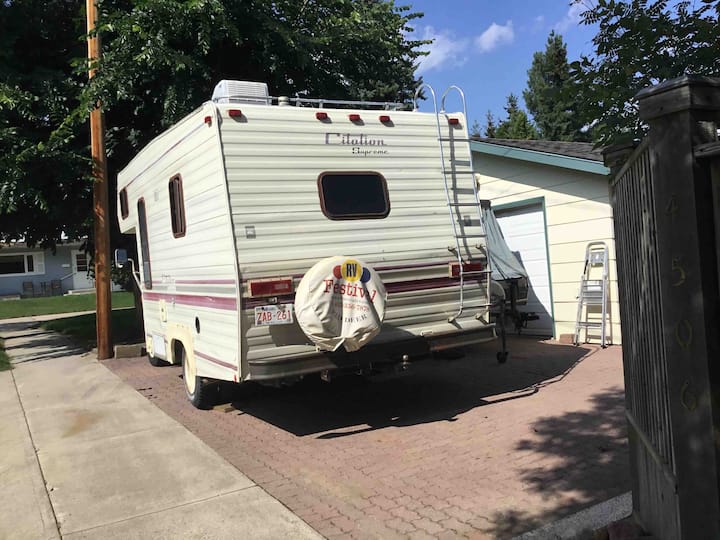 Unique 2 Bedroom Shaggin Wagon - Camrose