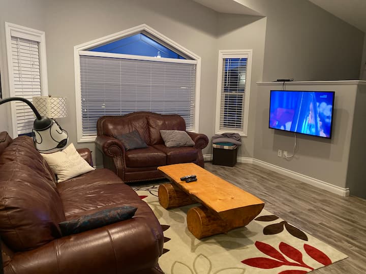 Modern And Clean 3bdrm, 2 Bath Crew House - Grande Prairie