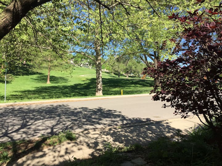 Parkside Privacy Near The Plaza. - Kansas City, MO