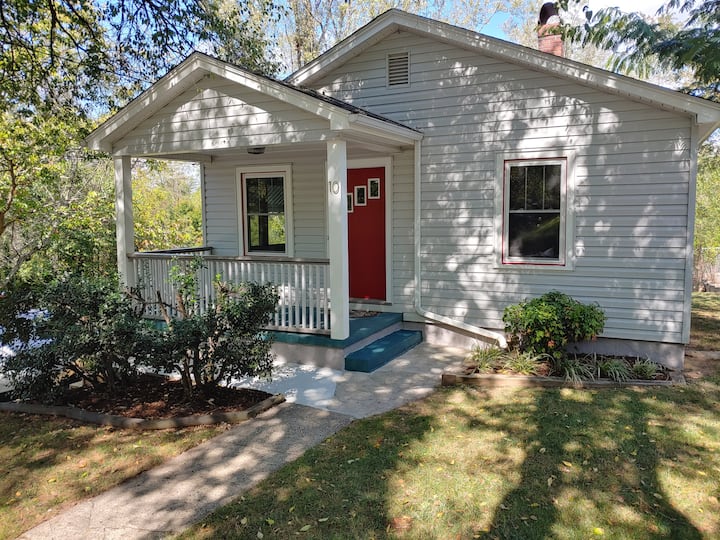 Bungalow Ten...walk To Downtown Weaverville. - Weaverville, NC