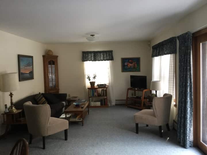 Peaceful 2 Br Apartment Minutes From Tanglewood - Lenox, MA