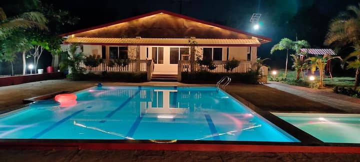 8 Ac Bedrooms With Big Pool - Matheran