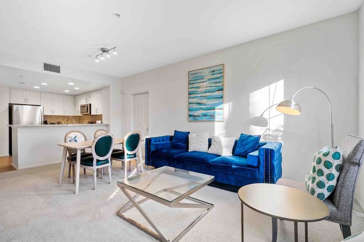 Near Irvine 2b/2b Apartment With Pool/spa/gym - Tustin, CA