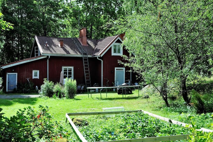 "Säde", Small Private Room In A Old House. - Helsinki