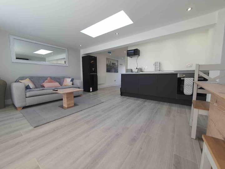 1 Bedroom Bungalow With Parking, In Quiet Area. - Stevenage