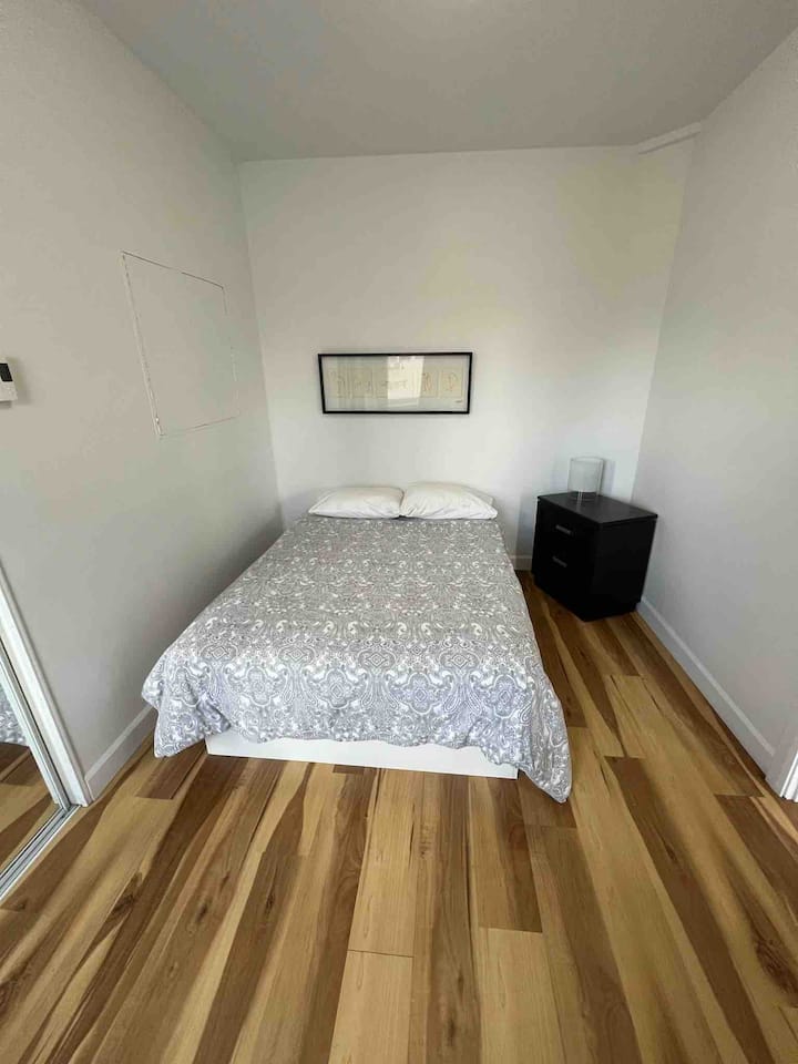 Montreal Loft: Hot Tub + Fast Wifi + Full Kitchen - Montréal, QC