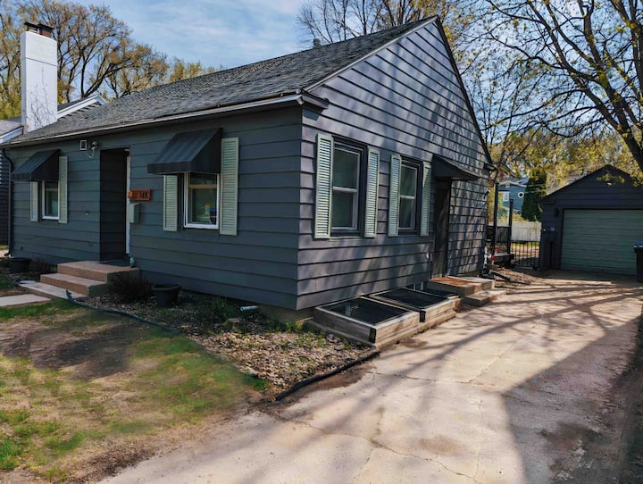 Stylish House Near Fargodome & Downtown - Fargo, ND