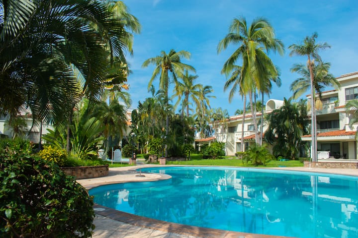 Departamento Familiar Cerca Del Mar. - Manzanillo, Colima, Mexico