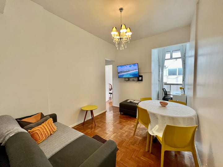 Leme, Lindo Quarto E Sala + 1 Mini Qt Dependência! - Rio de Janeiro